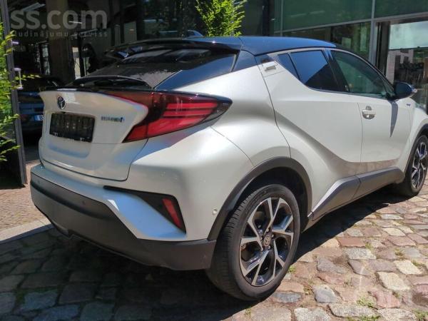 Белый Тойота C-HR 2020 в Даугавпилс, объемом двигателя 1.80 л и пробегом 94 тыс. км за 21850 €, фото 3 на AUTOMOTO.COM.LV