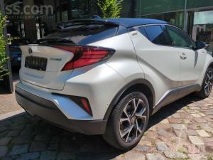 Balts Toyota C-HR 2020 Daugavpils, ar dzinēja tilpumu 1.80 L un nobraukumu 94 tūkst. km par 21850 €, foto 4 vietnē AUTOMOTO.COM.LV