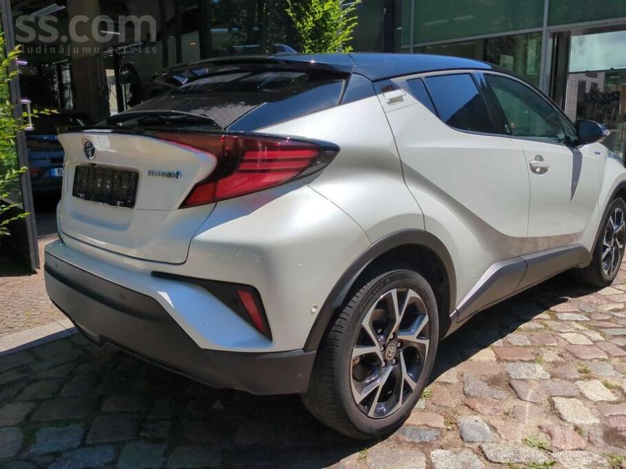 Balts Toyota C-HR 2020 Daugavpils, ar dzinēja tilpumu 1.80 L un nobraukumu 94 tūkst. km par 21850 €, foto 4 vietnē AUTOMOTO.COM.LV