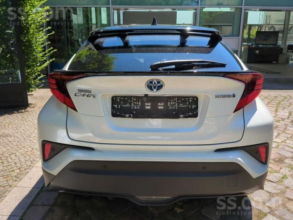Белый Тойота C-HR 2020 в Даугавпилс, объемом двигателя 1.80 л и пробегом 94 тыс. км за 21850 €, фото 5 на AUTOMOTO.COM.LV