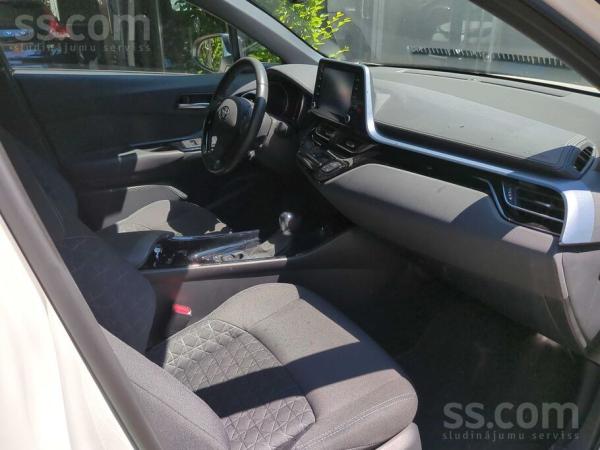 Белый Тойота C-HR 2020 в Даугавпилс, объемом двигателя 1.80 л и пробегом 94 тыс. км за 21850 €, фото 10 на AUTOMOTO.COM.LV
