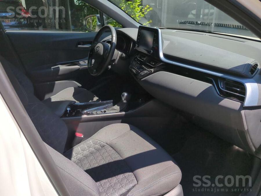 Balts Toyota C-HR 2020 Daugavpils, ar dzinēja tilpumu 1.80 L un nobraukumu 94 tūkst. km par 21850 €, foto 11 vietnē AUTOMOTO.COM.LV