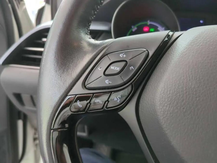 Белый Тойота C-HR 2020 в Даугавпилс, объемом двигателя 1.80 л и пробегом 94 тыс. км за 21850 €, фото 10 на AUTOMOTO.COM.LV