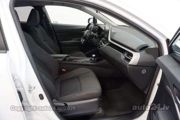 Balts Toyota C-HR 2020 Tartu, ar dzinēja tilpumu 1.80 L un nobraukumu 100 tūkst. km par 18490 €, foto 6 vietnē AUTOMOTO.COM.LV
