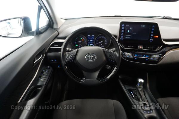 Balts Toyota C-HR 2020 Tartu, ar dzinēja tilpumu 1.80 L un nobraukumu 100 tūkst. km par 18490 €, foto 9 vietnē AUTOMOTO.COM.LV