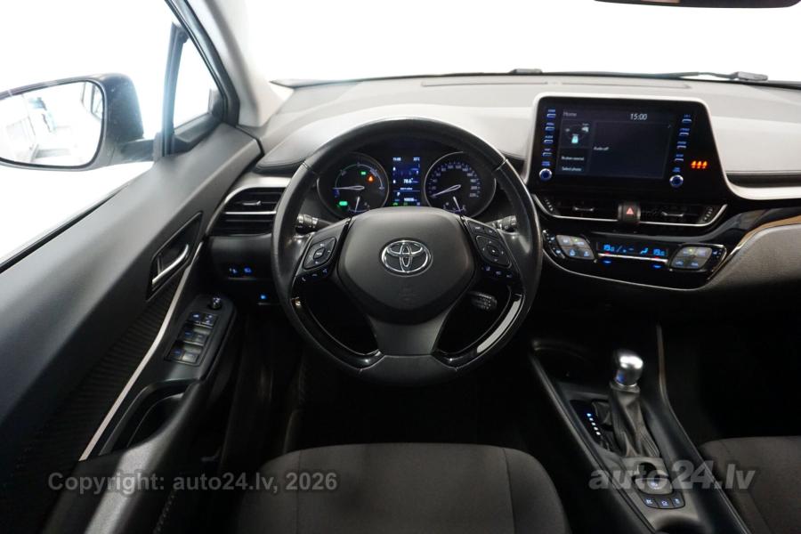 Белый Тойота C-HR 2020 в Тарту, объемом двигателя 1.80 л и пробегом 100 тыс. км за 18490 €, фото 10 на AUTOMOTO.COM.LV