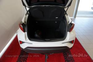Белый Тойота C-HR 2020 в Тарту, объемом двигателя 1.80 л и пробегом 100 тыс. км за 18490 €, фото 11 на AUTOMOTO.COM.LV