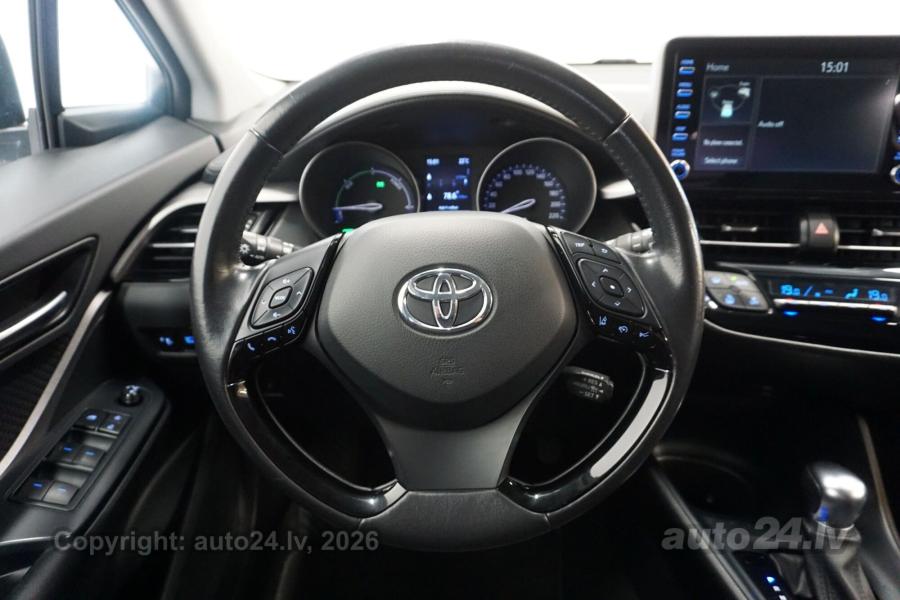Белый Тойота C-HR 2020 в Тарту, объемом двигателя 1.80 л и пробегом 100 тыс. км за 18490 €, фото 13 на AUTOMOTO.COM.LV