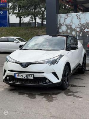 White Toyota C-HR 2020 in Vilnius, with an engine capacity of 1.80 L and mileage of 55 thousand km for 18500 €, photo  on AUTOMOTO.COM.LV