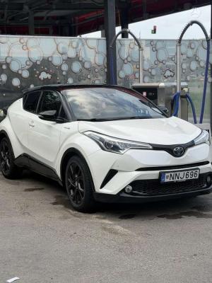 Белый Тойота C-HR 2020 в Вильнюс, объемом двигателя 1.80 л и пробегом 55 тыс. км за 18500 €, фото 3 на AUTOMOTO.COM.LV