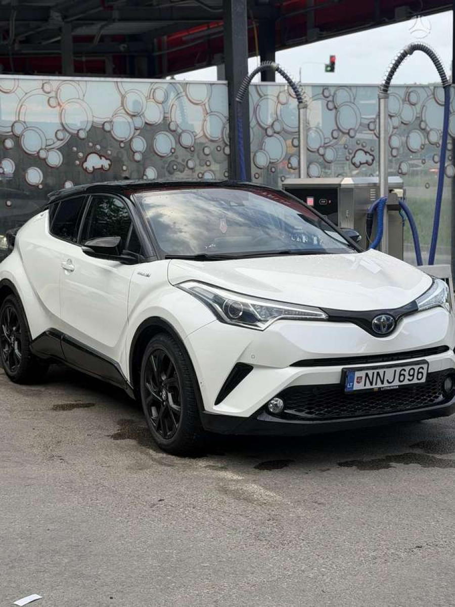 Белый Тойота C-HR 2020 в Вильнюс, объемом двигателя 1.80 л и пробегом 55 тыс. км за 18500 €, фото 3 на AUTOMOTO.COM.LV