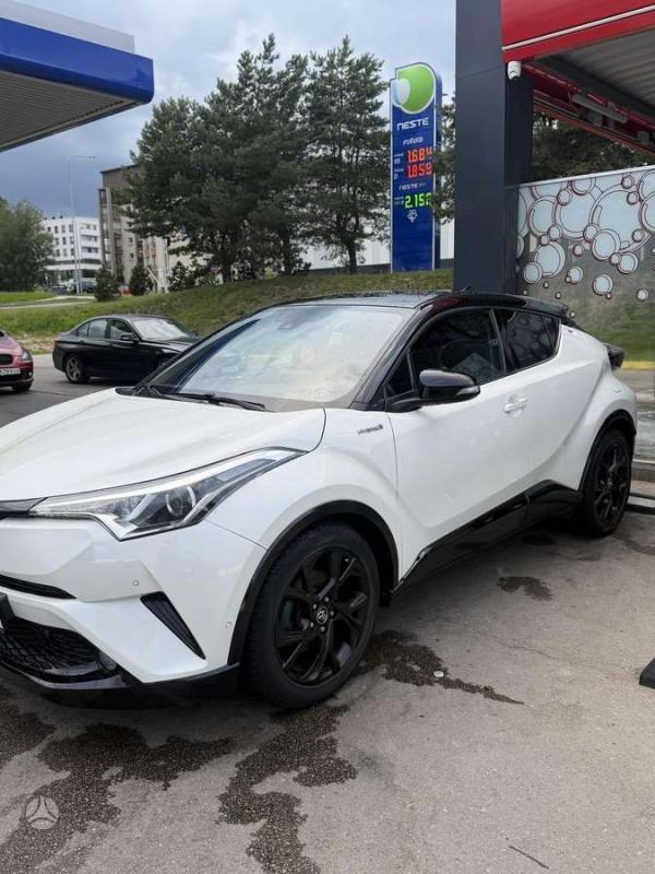 Белый Тойота C-HR 2020 в Вильнюс, объемом двигателя 1.80 л и пробегом 55 тыс. км за 18500 €, фото 4 на AUTOMOTO.COM.LV