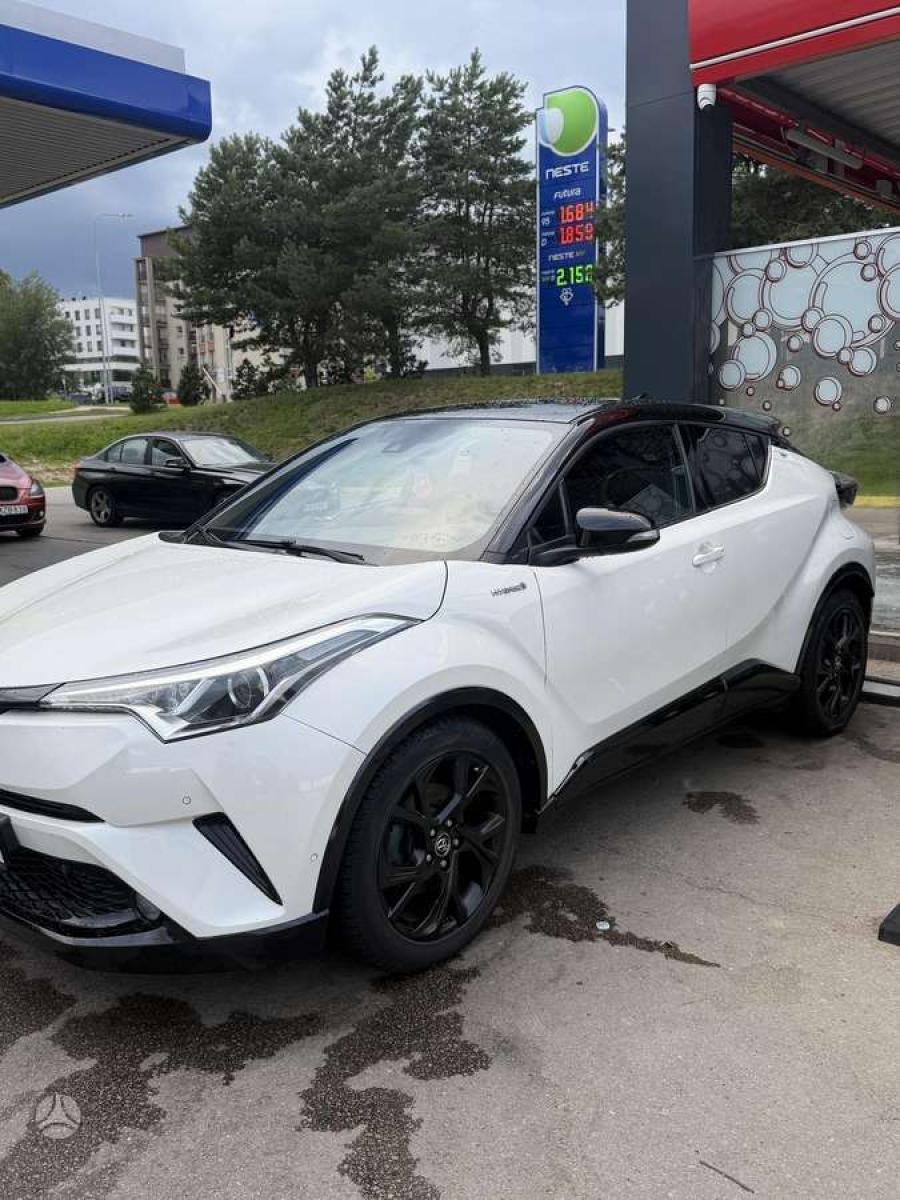 Белый Тойота C-HR 2020 в Вильнюс, объемом двигателя 1.80 л и пробегом 55 тыс. км за 18500 €, фото 5 на AUTOMOTO.COM.LV