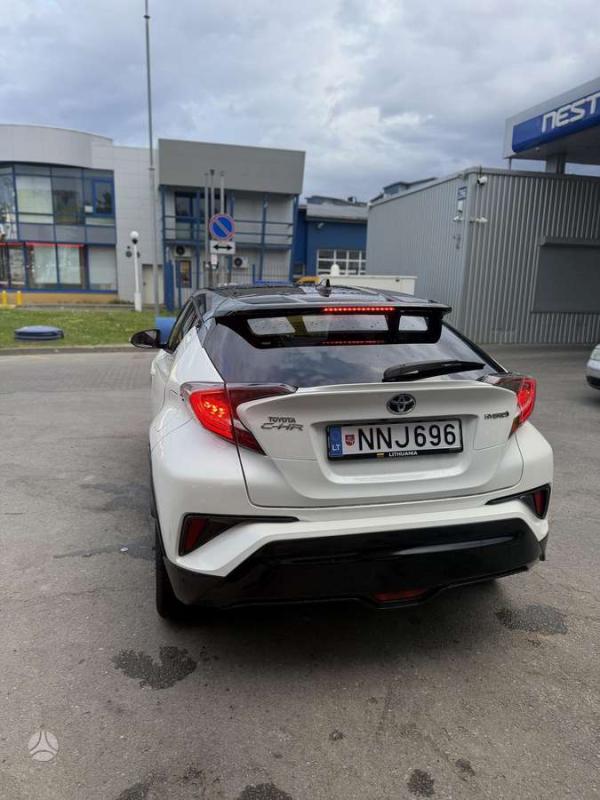 Белый Тойота C-HR 2020 в Вильнюс, объемом двигателя 1.80 л и пробегом 55 тыс. км за 18500 €, фото 6 на AUTOMOTO.COM.LV