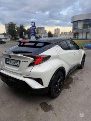 Белый Тойота C-HR 2020 в Вильнюс, объемом двигателя 1.80 л и пробегом 55 тыс. км за 18500 €, фото 8 на AUTOMOTO.COM.LV