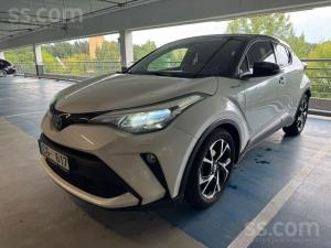 Белый Тойота C-HR 2020 в Огре, объемом двигателя 1.80 л и пробегом 98 тыс. км за 19500 €, фото  на AUTOMOTO.COM.LV