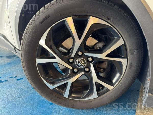 Balts Toyota C-HR 2020 Ogre, ar dzinēja tilpumu 1.80 L un nobraukumu 98 tūkst. km par 19500 €, foto 3 vietnē AUTOMOTO.COM.LV