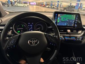 Белый Тойота C-HR 2020 в Огре, объемом двигателя 1.80 л и пробегом 98 тыс. км за 19500 €, фото 5 на AUTOMOTO.COM.LV