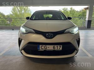 Белый Тойота C-HR 2020 в Огре, объемом двигателя 1.80 л и пробегом 98 тыс. км за 19500 €, фото 6 на AUTOMOTO.COM.LV