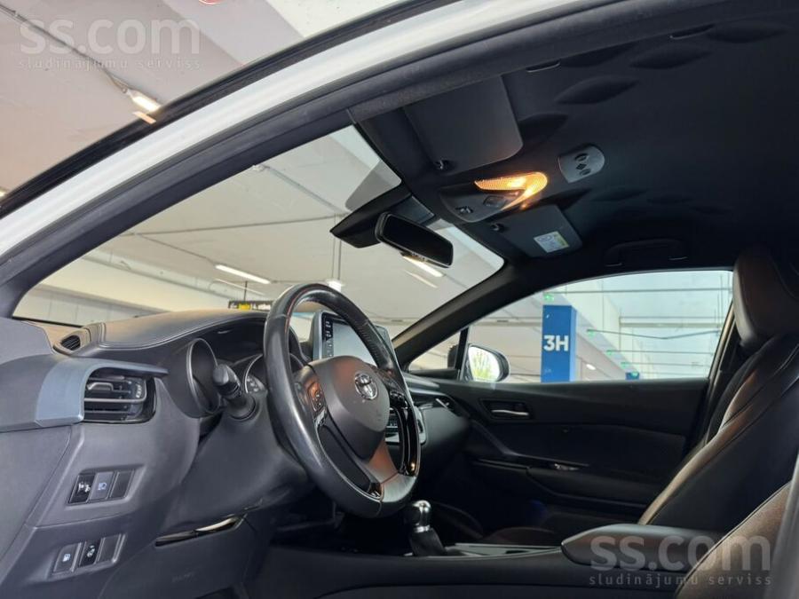 Белый Тойота C-HR 2020 в Огре, объемом двигателя 1.80 л и пробегом 98 тыс. км за 19500 €, фото 19 на AUTOMOTO.COM.LV