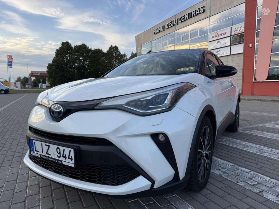 Balts Toyota C-HR 2020 Šauļi, ar dzinēja tilpumu 1.99 L un nobraukumu 74 tūkst. km par 22150 €, foto 1 vietnē AUTOMOTO.COM.LV