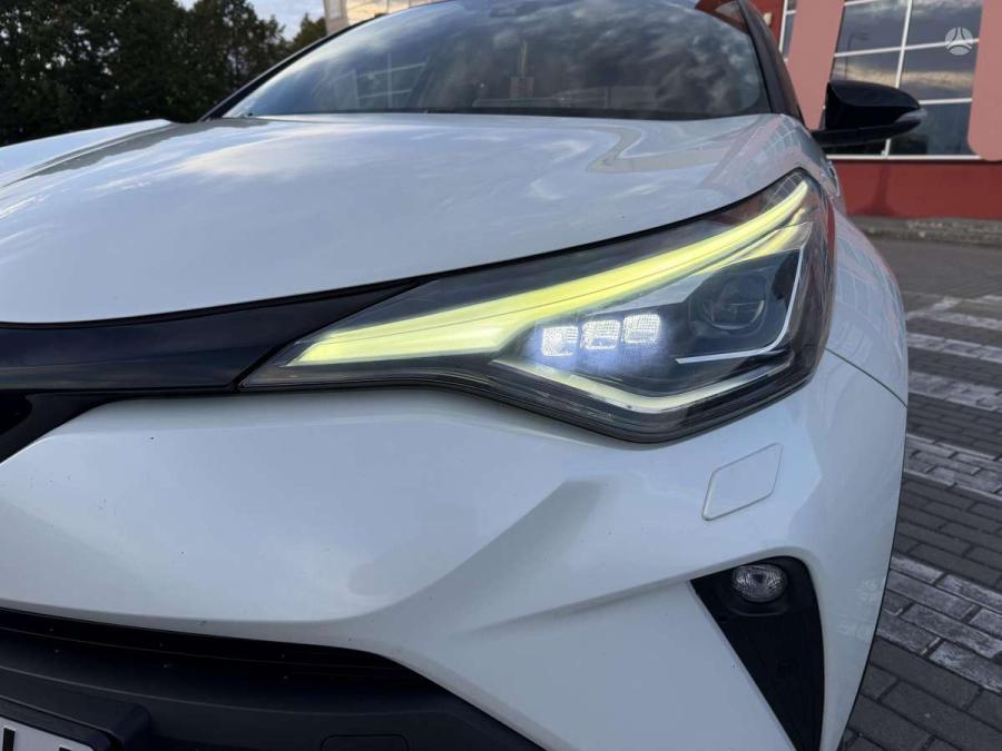 Balts Toyota C-HR 2020 Šauļi, ar dzinēja tilpumu 1.99 L un nobraukumu 74 tūkst. km par 22150 €, foto 6 vietnē AUTOMOTO.COM.LV
