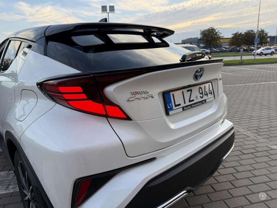 Balts Toyota C-HR 2020 Šauļi, ar dzinēja tilpumu 1.99 L un nobraukumu 74 tūkst. km par 22150 €, foto 7 vietnē AUTOMOTO.COM.LV