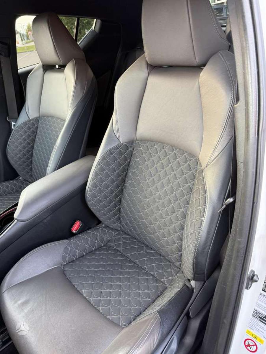 Balts Toyota C-HR 2020 Šauļi, ar dzinēja tilpumu 1.99 L un nobraukumu 74 tūkst. km par 22150 €, foto 12 vietnē AUTOMOTO.COM.LV