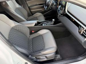 Balts Toyota C-HR 2020 Šauļi, ar dzinēja tilpumu 1.99 L un nobraukumu 74 tūkst. km par 22150 €, foto 13 vietnē AUTOMOTO.COM.LV