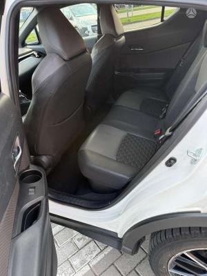 Balts Toyota C-HR 2020 Šauļi, ar dzinēja tilpumu 1.99 L un nobraukumu 74 tūkst. km par 22150 €, foto 14 vietnē AUTOMOTO.COM.LV