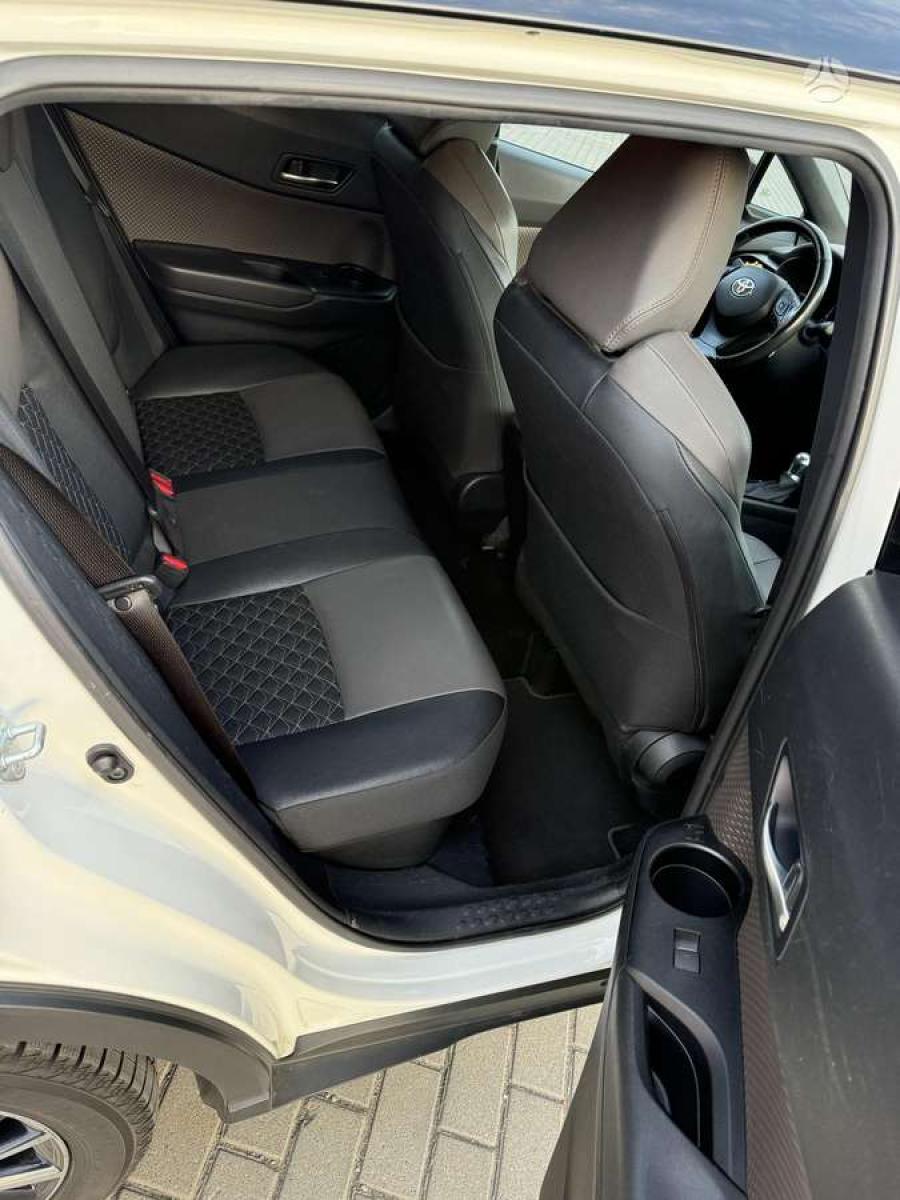 Balts Toyota C-HR 2020 Šauļi, ar dzinēja tilpumu 1.99 L un nobraukumu 74 tūkst. km par 22150 €, foto 15 vietnē AUTOMOTO.COM.LV