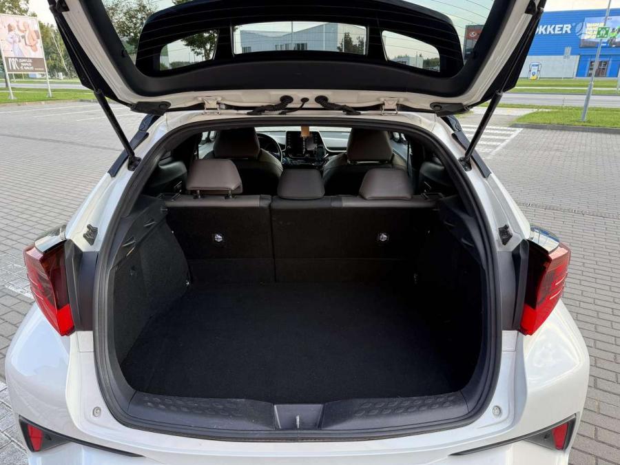 Balts Toyota C-HR 2020 Šauļi, ar dzinēja tilpumu 1.99 L un nobraukumu 74 tūkst. km par 22150 €, foto 18 vietnē AUTOMOTO.COM.LV