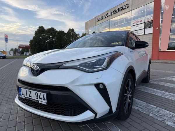 Toyota C-HR 2020 Šauļi vietnē Balts Toyota C-HR 2020 Šauļi, ar dzinēja tilpumu 1.99 L un nobraukumu 74 tūkst. km par 22150 €, foto 1 vietnē AUTOMOTO.COM.LV