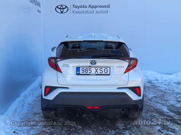 White Toyota C-HR 2021 in Tallinn, with an engine capacity of 1.80 L and mileage of 56 thousand km for 20995 €, photo 4 on AUTOMOTO.COM.LV