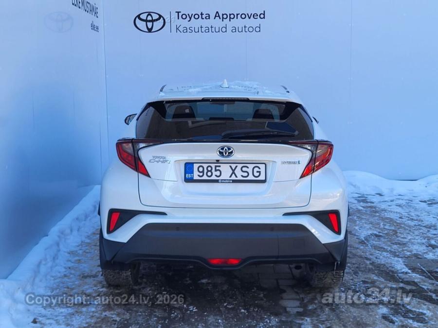 Белый Тойота C-HR 2021 в Таллин, объемом двигателя 1.80 л и пробегом 56 тыс. км за 20995 €, фото 4 на AUTOMOTO.COM.LV