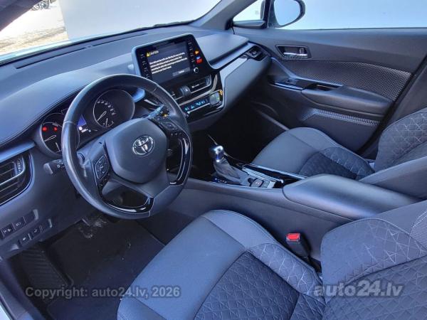 Balts Toyota C-HR 2021 Tallina, ar dzinēja tilpumu 1.80 L un nobraukumu 56 tūkst. km par 20995 €, foto 11 vietnē AUTOMOTO.COM.LV