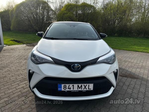 Белый Тойота C-HR 2021 в Таллин, объемом двигателя 1.80 л и пробегом 36 тыс. км за 22900 €, фото 2 на AUTOMOTO.COM.LV