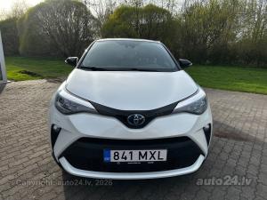 Белый Тойота C-HR 2021 в Таллин, объемом двигателя 1.80 л и пробегом 36 тыс. км за 22900 €, фото 3 на AUTOMOTO.COM.LV