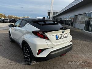 Белый Тойота C-HR 2021 в Таллин, объемом двигателя 1.80 л и пробегом 36 тыс. км за 22900 €, фото 4 на AUTOMOTO.COM.LV