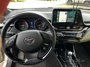 Белый Тойота C-HR 2021 в Таллин, объемом двигателя 1.80 л и пробегом 36 тыс. км за 22900 €, фото 5 на AUTOMOTO.COM.LV