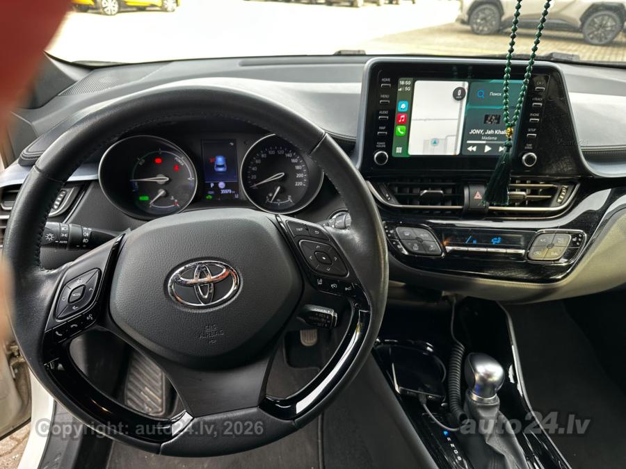 Белый Тойота C-HR 2021 в Таллин, объемом двигателя 1.80 л и пробегом 36 тыс. км за 22900 €, фото 5 на AUTOMOTO.COM.LV