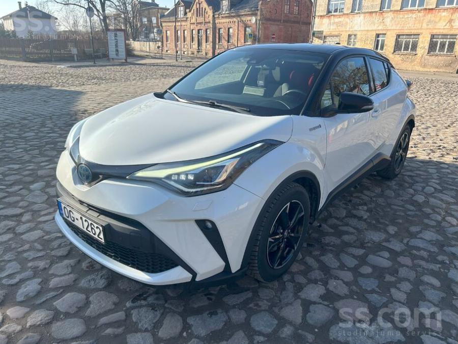Balts Toyota C-HR 2021 Jelgava, ar dzinēja tilpumu 2.00 L un nobraukumu 160 tūkst. km par 18700 €, foto 1 vietnē AUTOMOTO.COM.LV