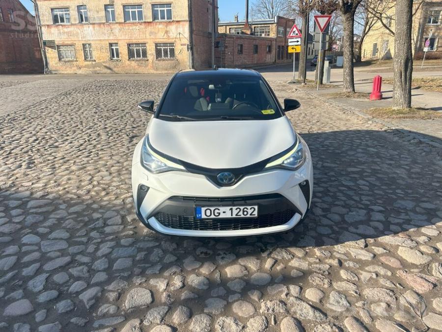 Balts Toyota C-HR 2021 Jelgava, ar dzinēja tilpumu 2.00 L un nobraukumu 160 tūkst. km par 18700 €, foto 3 vietnē AUTOMOTO.COM.LV