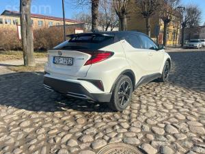 Balts Toyota C-HR 2021 Jelgava, ar dzinēja tilpumu 2.00 L un nobraukumu 160 tūkst. km par 18700 €, foto 5 vietnē AUTOMOTO.COM.LV