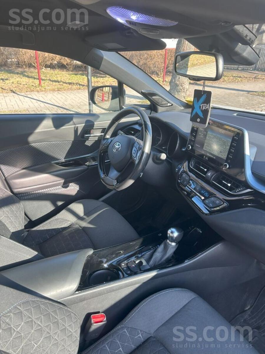 Balts Toyota C-HR 2021 Jelgava, ar dzinēja tilpumu 2.00 L un nobraukumu 160 tūkst. km par 18700 €, foto 10 vietnē AUTOMOTO.COM.LV