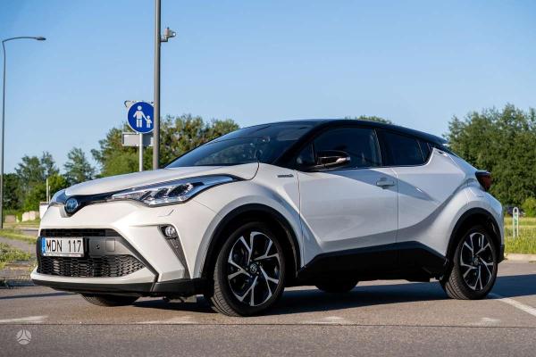 Белый Тойота C-HR 2021 в Каунас, объемом двигателя 1.80 л и пробегом 66 тыс. км за 22900 €, фото 1 на AUTOMOTO.COM.LV