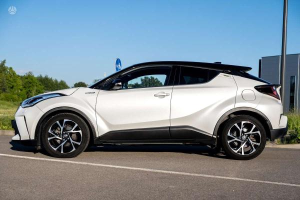 Белый Тойота C-HR 2021 в Каунас, объемом двигателя 1.80 л и пробегом 66 тыс. км за 22900 €, фото 4 на AUTOMOTO.COM.LV