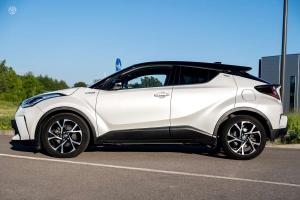 White Toyota C-HR 2021 in Kaunas, with an engine capacity of 1.80 L and mileage of 66 thousand km for 22900 €, photo 5 on AUTOMOTO.COM.LV