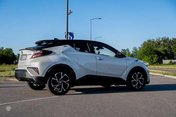 Белый Тойота C-HR 2021 в Каунас, объемом двигателя 1.80 л и пробегом 66 тыс. км за 22900 €, фото 8 на AUTOMOTO.COM.LV