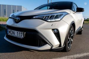White Toyota C-HR 2021 in Kaunas, with an engine capacity of 1.80 L and mileage of 66 thousand km for 22900 €, photo 11 on AUTOMOTO.COM.LV